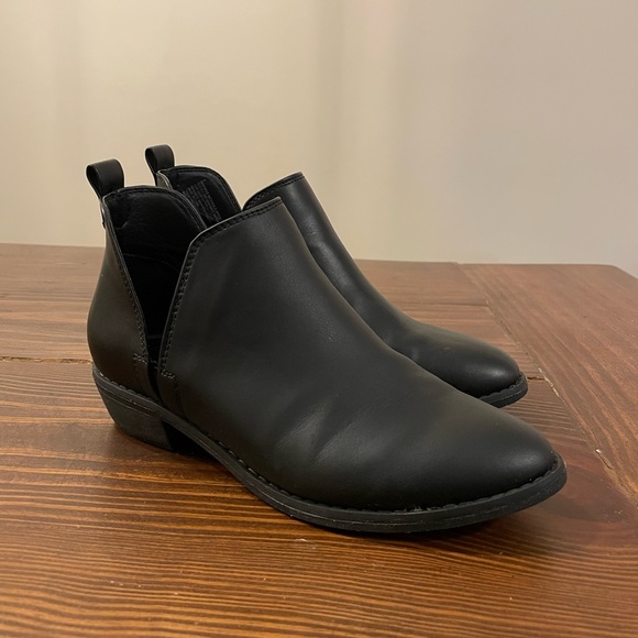 Universal Thread | Shoes | Universal Thread Black Booties | Poshmark